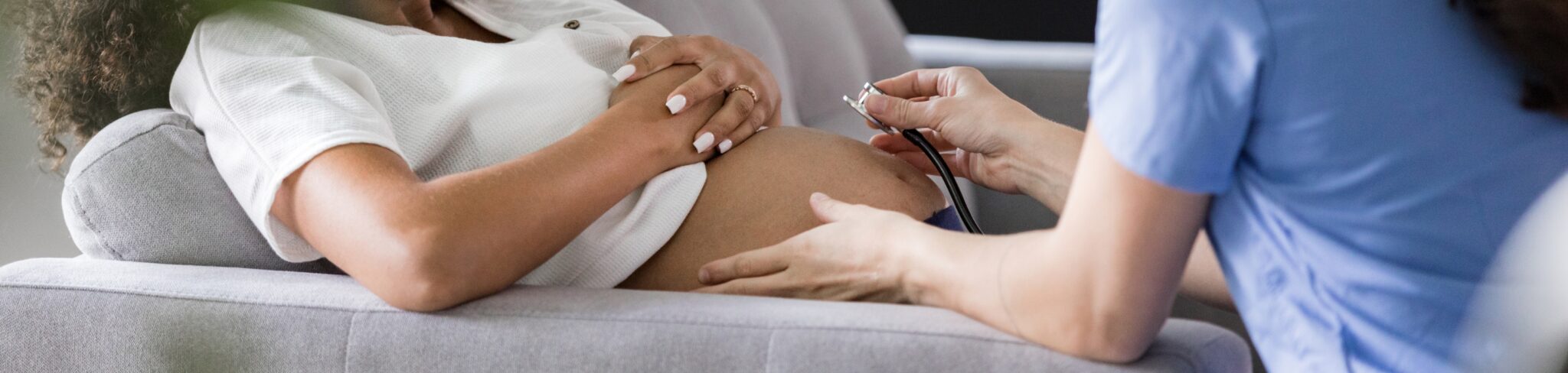Infirmière et sage-femme : guide complet des compétences et collaborations